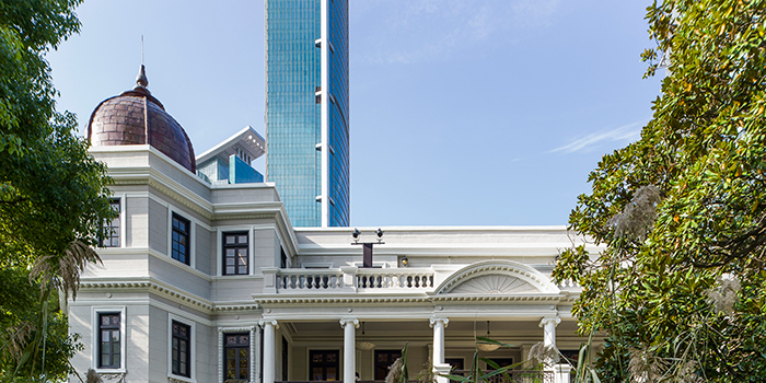 Prada荣宅举办Michael Wang展览《太湖》，CPB肌肤之钥呈献光耀星穹限定系列｜是日美好事物_手机新浪网