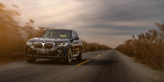 加速驶向电动未来 “懂你”的新BMW iX3为什么值得买？_手机新浪网