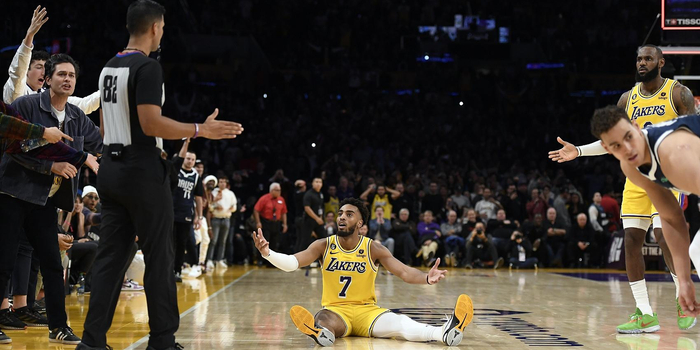 规则详解|🖐️哈达威“high five”布朗不是犯规 你怎么看？_手机新浪网