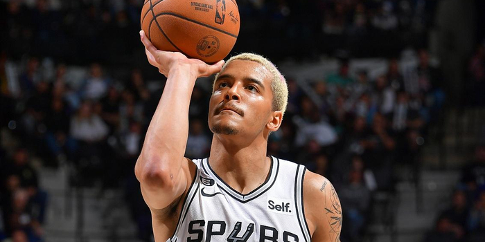 不走寻常路索汉本赛季双手罚球命中率仅42.9% 单手达到81.7%_手机新浪网