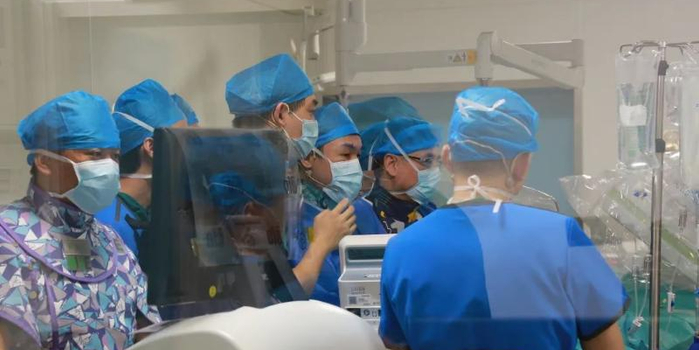 附属瑞金医院吴立群团队成功实施HeartLight X3球囊型激光消融手术 系全国首例_手机新浪网