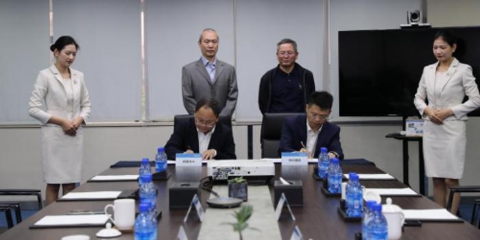 中兴通讯与邦盛北斗成功签署战略合作协议,共同推进北斗技术结合中兴产品在各领域的创新和应用 手机新浪网
