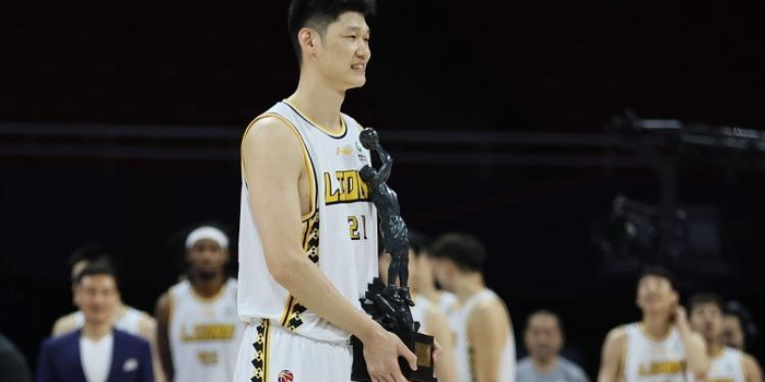 杨毅：按表现出色&带队取得佳绩的标准 CBA常规赛MVP我真选不出来_手机新浪网