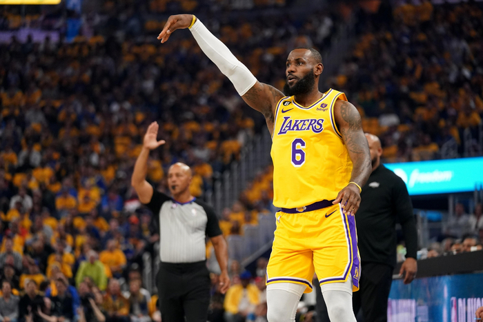 Skip：LBJ像幽灵所以湖人上半场进攻不好 但在防守端摧毁了勇士_手机新浪网