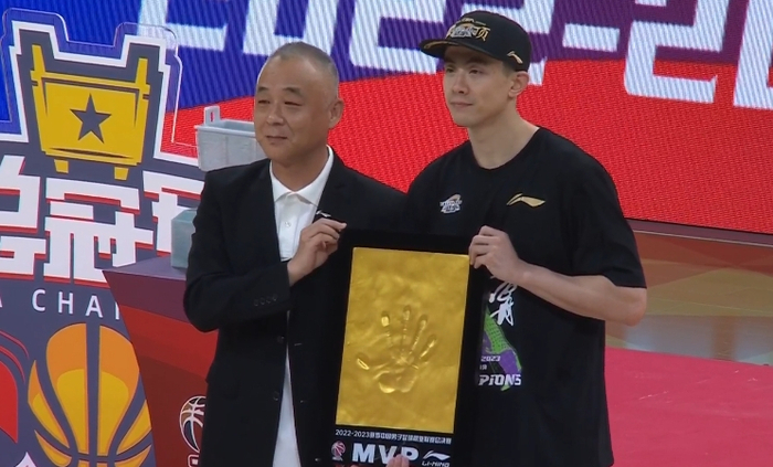 赵继伟蝉联总决赛MVP CBA历史第三人 比肩刘玉栋和朱芳雨_手机新浪网