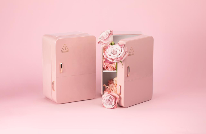 在高手云集的抖音美妆赛道沉淀“真爱粉”，3CE的经营秘诀是什么？|抖音电商|云集_新浪新闻