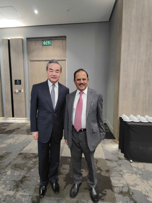 王毅会见印度国家安全顾问多瓦尔|王毅|多瓦尔|印度_新浪新闻