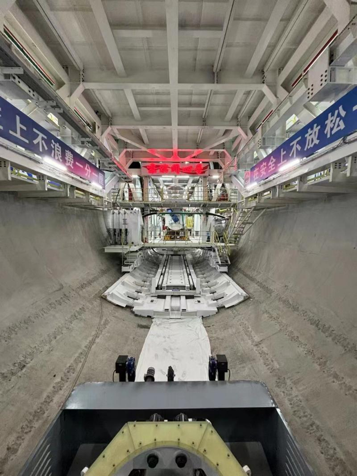 京津冀区域直径最大铁路盾构机“京滨同心号”开工|京津冀|隧道|天津机场_新浪新闻