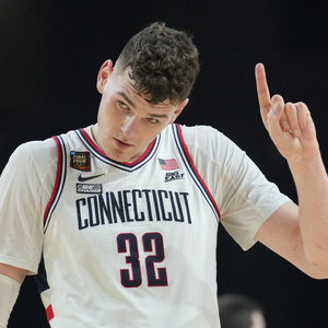 选秀专家：公牛、灰熊、雷霆和爵士有意向上交易选秀权来选克林根_手机新浪网