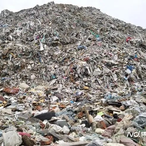 官方曝光“占地百余亩、十几米高垃圾山”！七省市被点名_手机新浪网