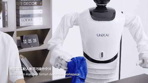 中国00后耶鲁博士生休学创业，开发了一款能洗衣服、做汉堡的人形机器人_手机新浪网