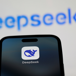 专访多位网络安全专家：DeepSeek遭网攻 警惕国家级对手的DDoS攻击_手机新浪网