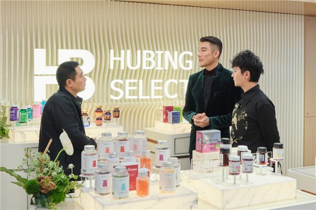 胡兵：从初代超模到超级买手，续写传奇篇章|胡兵_新浪新闻