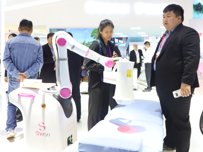 尖端科技 AI升级 | 翔宇医疗在CMEF释放科技“向新力”！|翔宇医疗|机器人|康复_新浪新闻