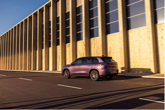 激光雷达+800V！2026款零跑 C10 上市 12.28 万元起_手机新浪网