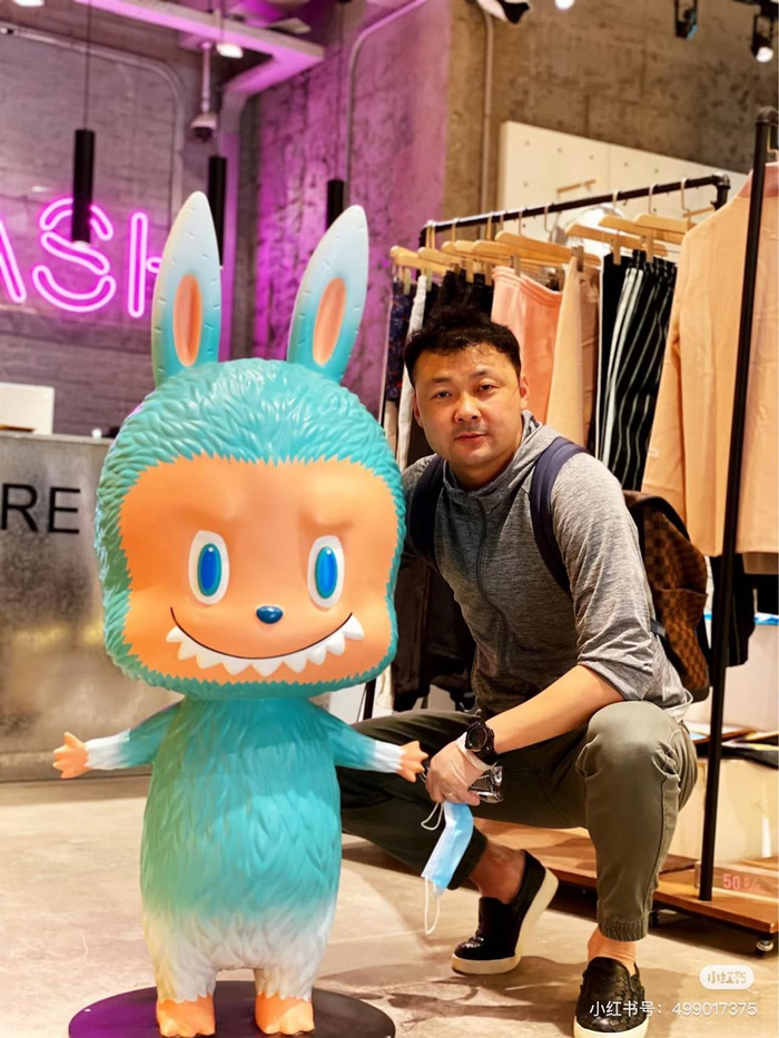 拍卖价108万的Labubu原始售价5位数，首任藏家5年前购自演员郑恺的潮牌店，拍卖价82万的Labubu也曾是他的|郑恺|永乐|拍卖会_新浪新闻