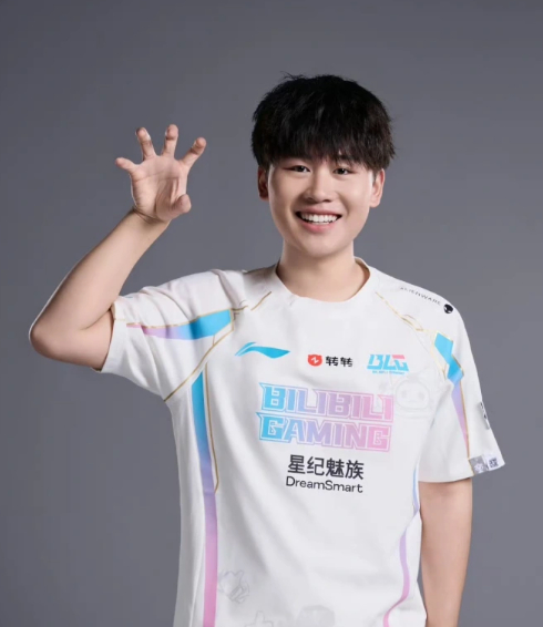 iG电子竞技俱乐部官宣：闫扬威（Wei）加入战队担任打野位，他曾是前BLG打野选手_手机新浪网