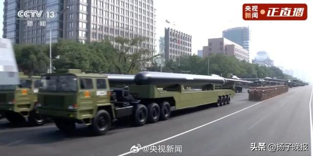 DF61来了！东风导弹亮相阅兵场_手机新浪网