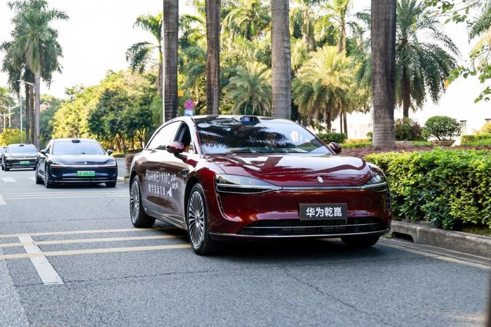 从容，自成一派，华为乾崑HUAWEI XMC全能试驾菁英汇，用科技赋能从容出行的“底气”|试驾_新浪新闻