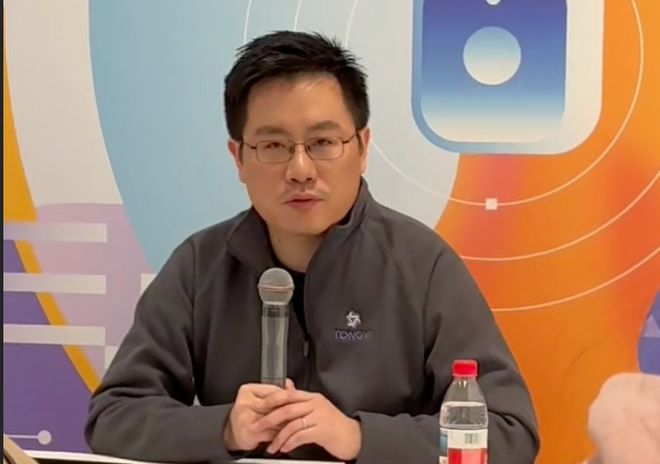 发布多模态交互开发套件，发力硬件抢占入口！阿里云已兵分两条路布局AI手机|徐栋|时代财经|AI眼镜|中兴|努比亚_新浪新闻