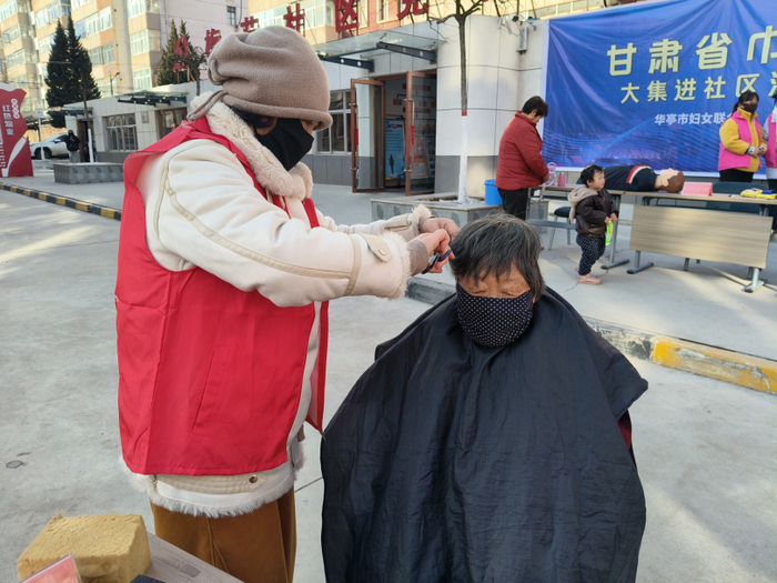 华亭：巾帼家政“赶大集” 便民服务架起“连心桥”|社区|居民|活动|老人|群众_手机新浪网