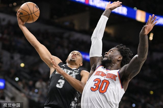 [NBA]马刺122-115尼克斯 约翰逊30分_新浪图片