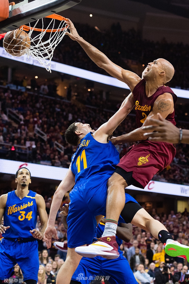 科比詹皇领衔！回顾历届圣诞大战经典瞬间_新浪图片