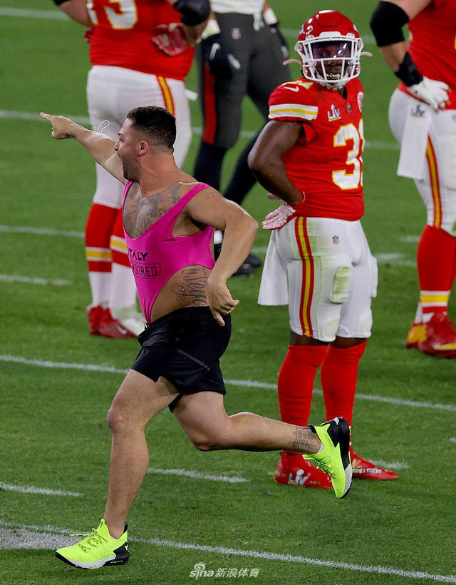 2021超级碗闯入者搅局画风搞怪_新浪图片