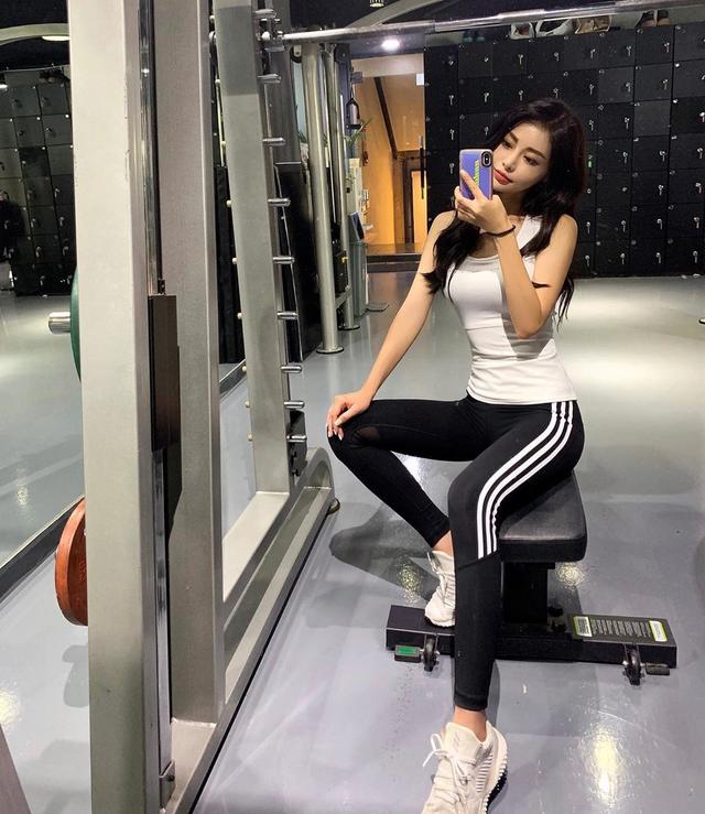 健身美女身材火辣 娇美面容搭配完美曲线新浪图片