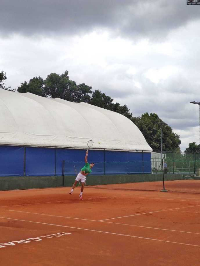 小德和特洛伊基搭档训练 此前新冠检测皆阳性_新浪图片