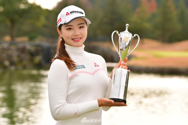 石昱婷赢得日巡新人赛_新浪图片