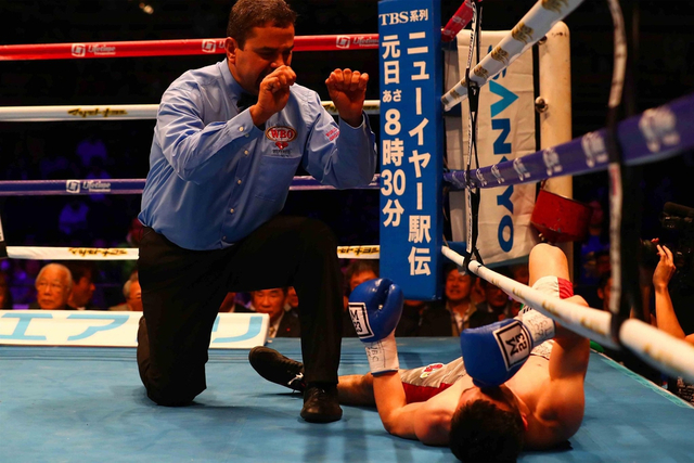 乌兰挑战金腰带失败遭日本拳王KO_新浪图片