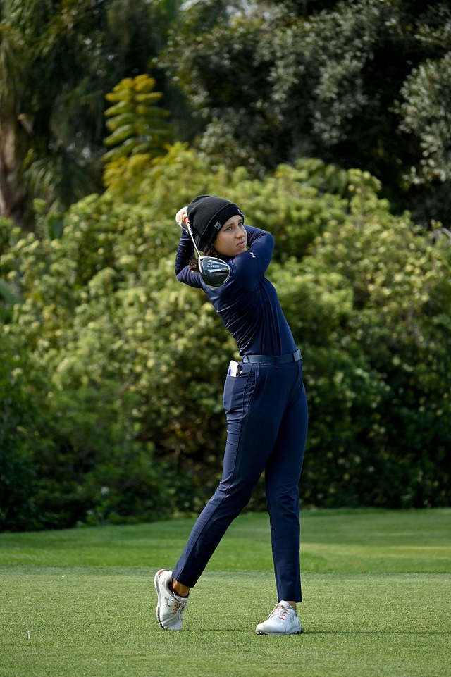 起亚精英赛朴仁妃领先 阎菁T10林希妤一杆进洞_新浪图片