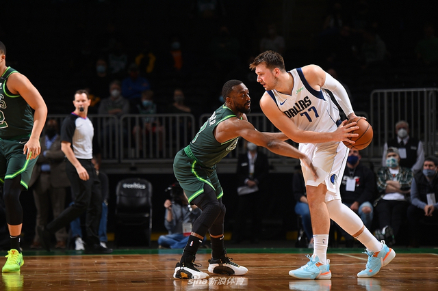 [NBA常规赛]独行侠113-108凯尔特人_新浪图片