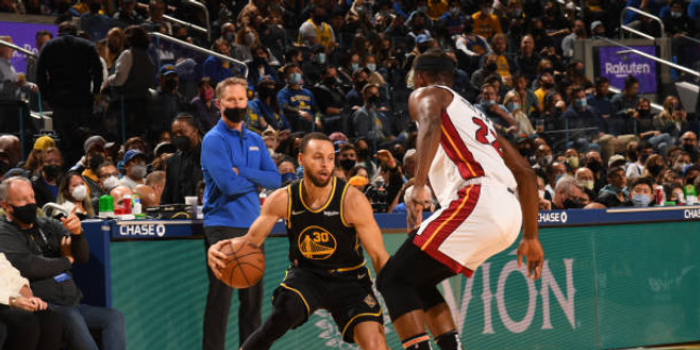 NBA30年来首队！勇士连续两场39次助攻_手机新浪网