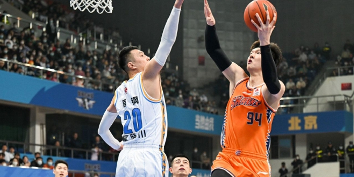 王哲林22+19+5刘铮11分 上海胜北京结束3连败_手机新浪网