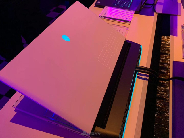 CES2019：戴尔ALIENWARE AREA-51m游戏笔记本实拍_新浪图片