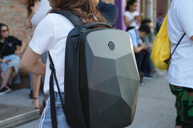 ComputeX 2018花絮：看看海内外媒体都用啥电脑背啥包？_新浪图片