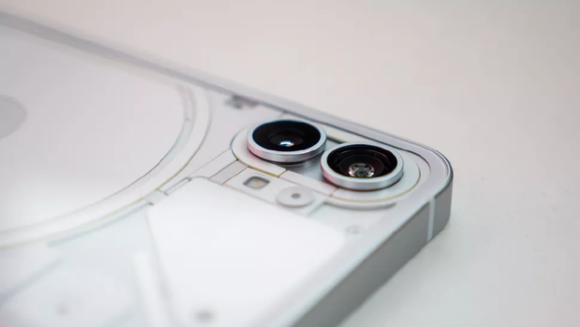 Nothing Phone 1真机图赏：老外直呼“设计令人惊讶”_新浪图片