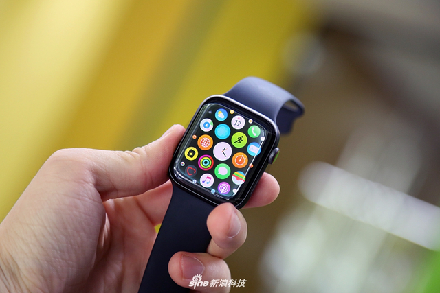 Apple Watch 4代评测：除了表带没变 其他全变了_手机新浪网