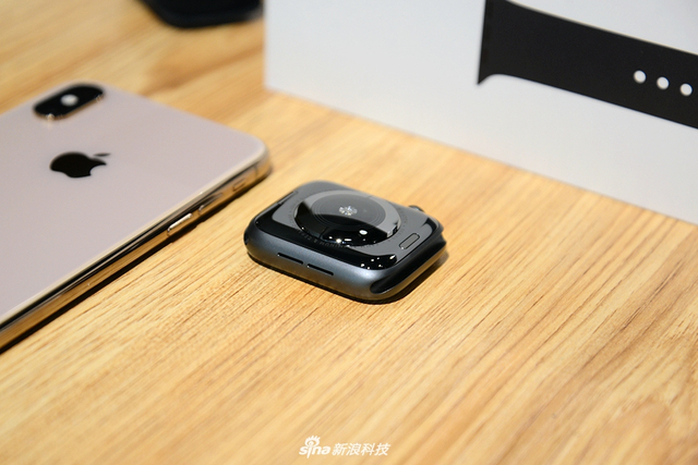 Apple Watch 4代评测：除了表带没变 其他全变了_手机新浪网
