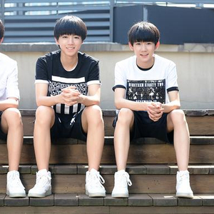 TFBOYS全新单曲《Love With You》首发_手机新浪网