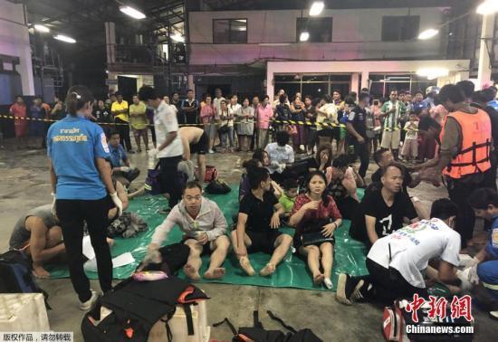泰媒:泰国普吉岛沉船事故遇难人数上升至17人 手机新浪网