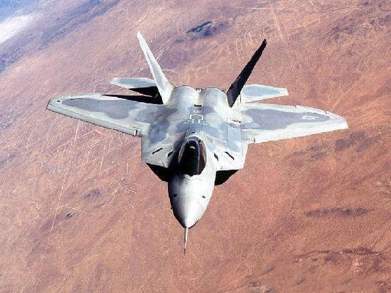一举领先40年？美军为F22装备新武器，可以瞄准后方战机！_手机新浪网