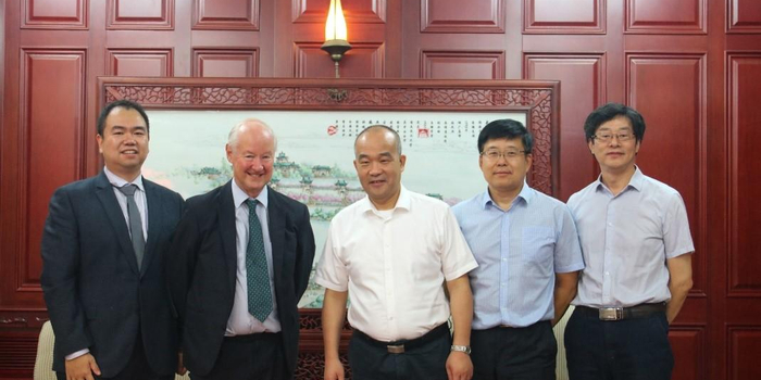 英国皇家科学院John Robertson院士受聘我校讲座教授_手机新浪网