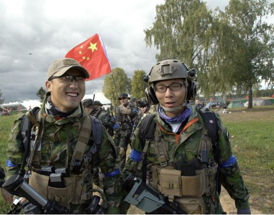 我们军迷应该玩什么？262手持AK信仰射击，5发子弹全部脱靶！