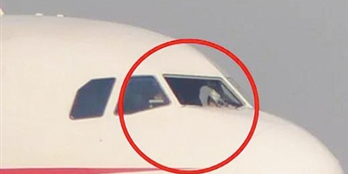 给川航机长世纪迫降点赞 也别忘了问个为什么_手机新浪网