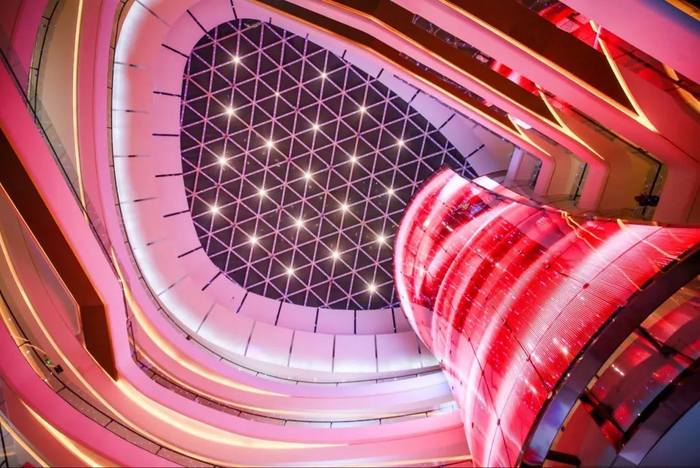 成都银泰中心in99开业一年了，一楼仅开了9家店？__财经头条__新浪财经