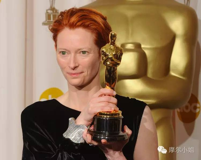 摩尔小姐：她是56岁的男神收割机，活得却不像个地球人_手机新浪网