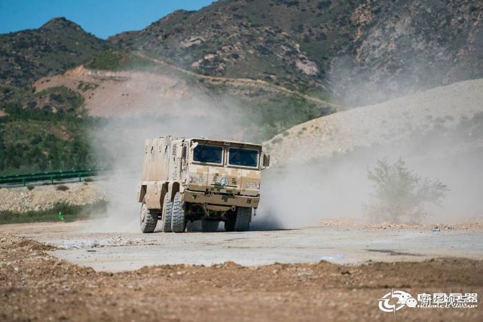 军迷福利！国产新锐坦克装甲车首度集中亮相，超炫酷！_手机新浪网